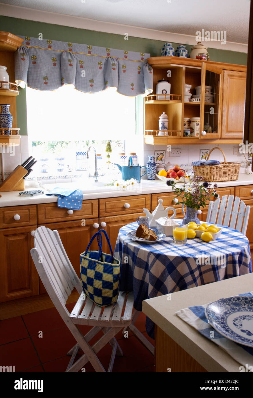 Wooden pelmet hi-res stock photography and images - Alamy