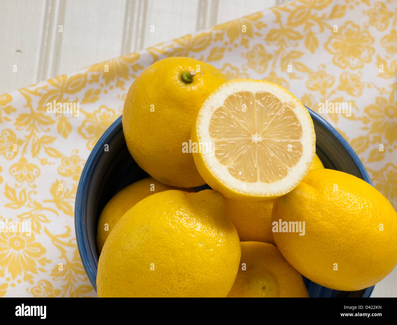 Group of yellow fresh lemons Stock Photo - Alamy