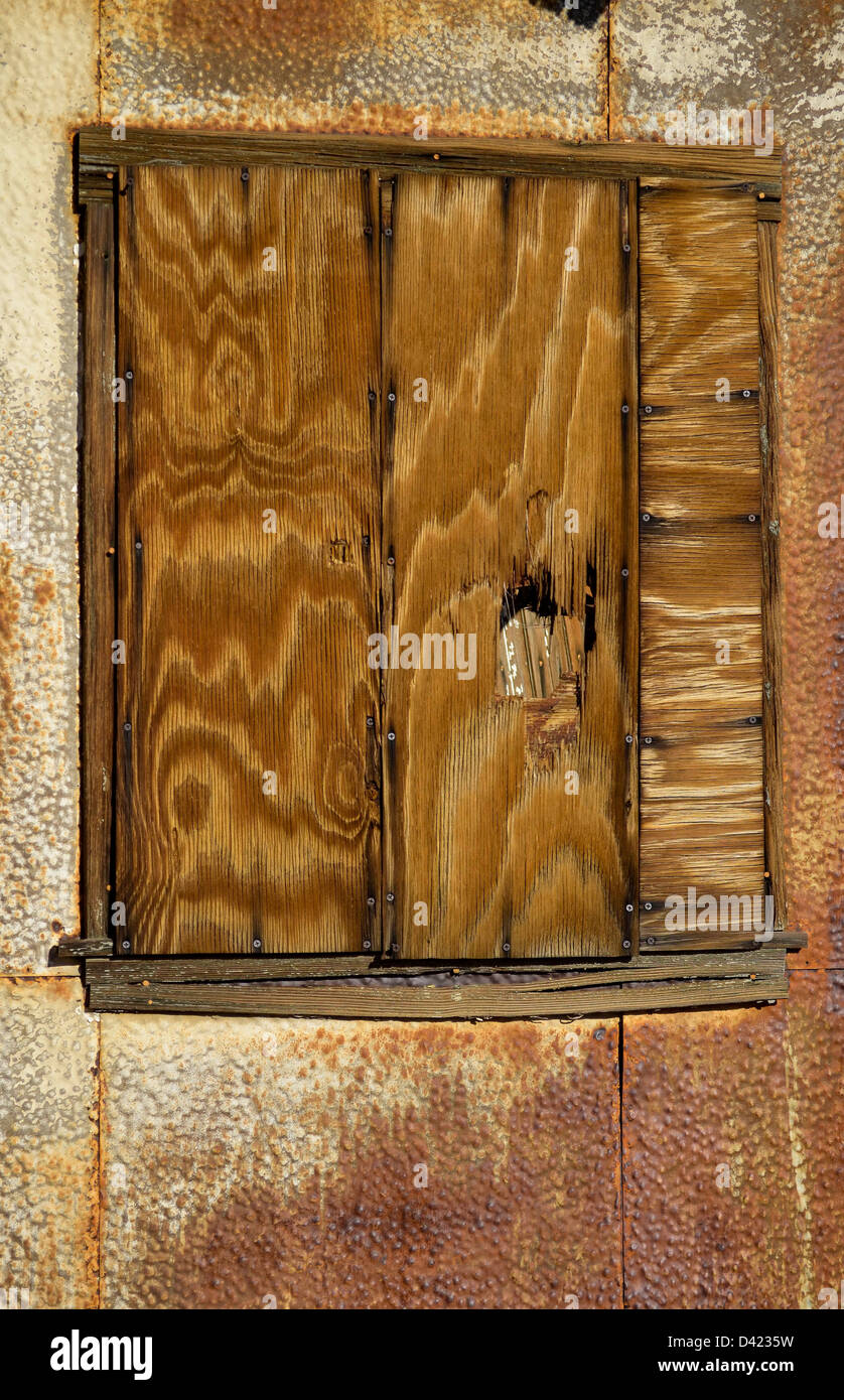 Old glass block window hi-res stock photography and images - Alamy