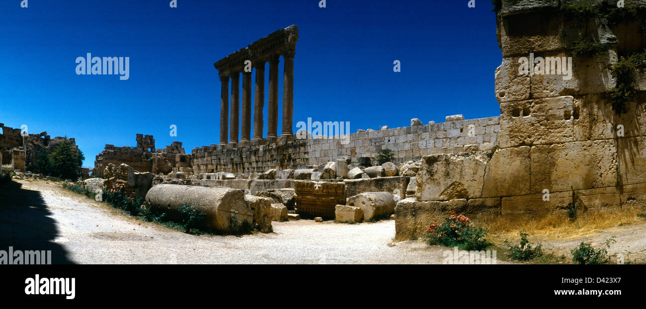 Baalbeck Lebanon Temple Of Jupiter - Helios, Columns Stock Photo - Alamy