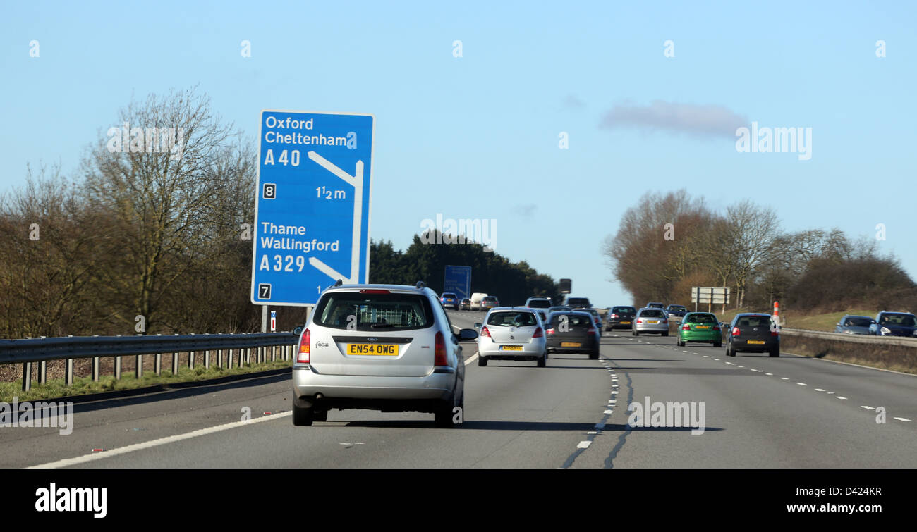 Road sign m40 hi-res stock photography and images - Alamy