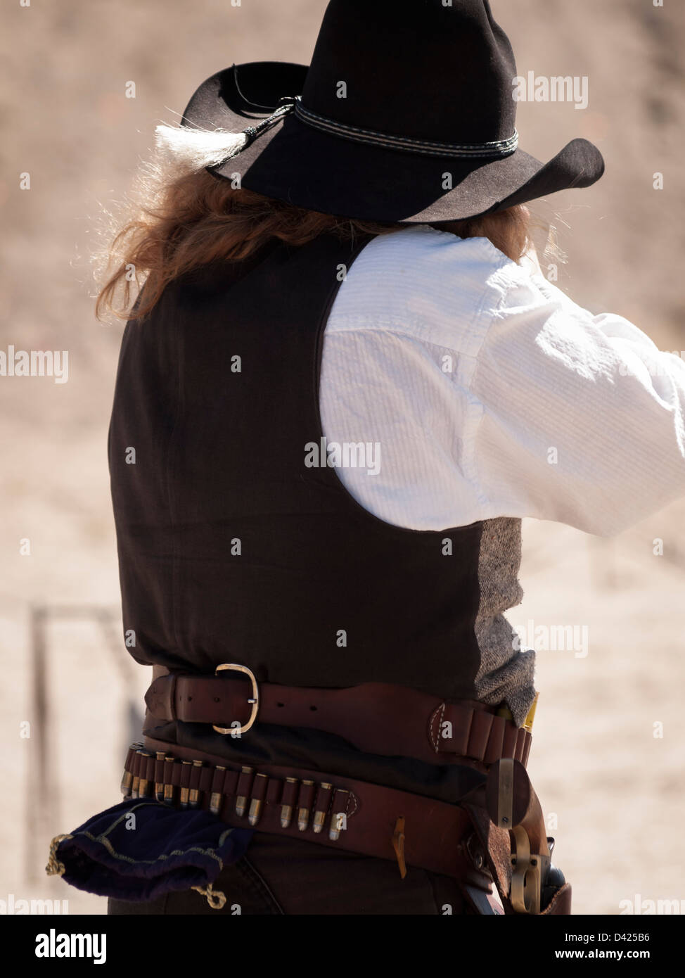 Smoking gun cowboy hi-res stock photography and images - Alamy