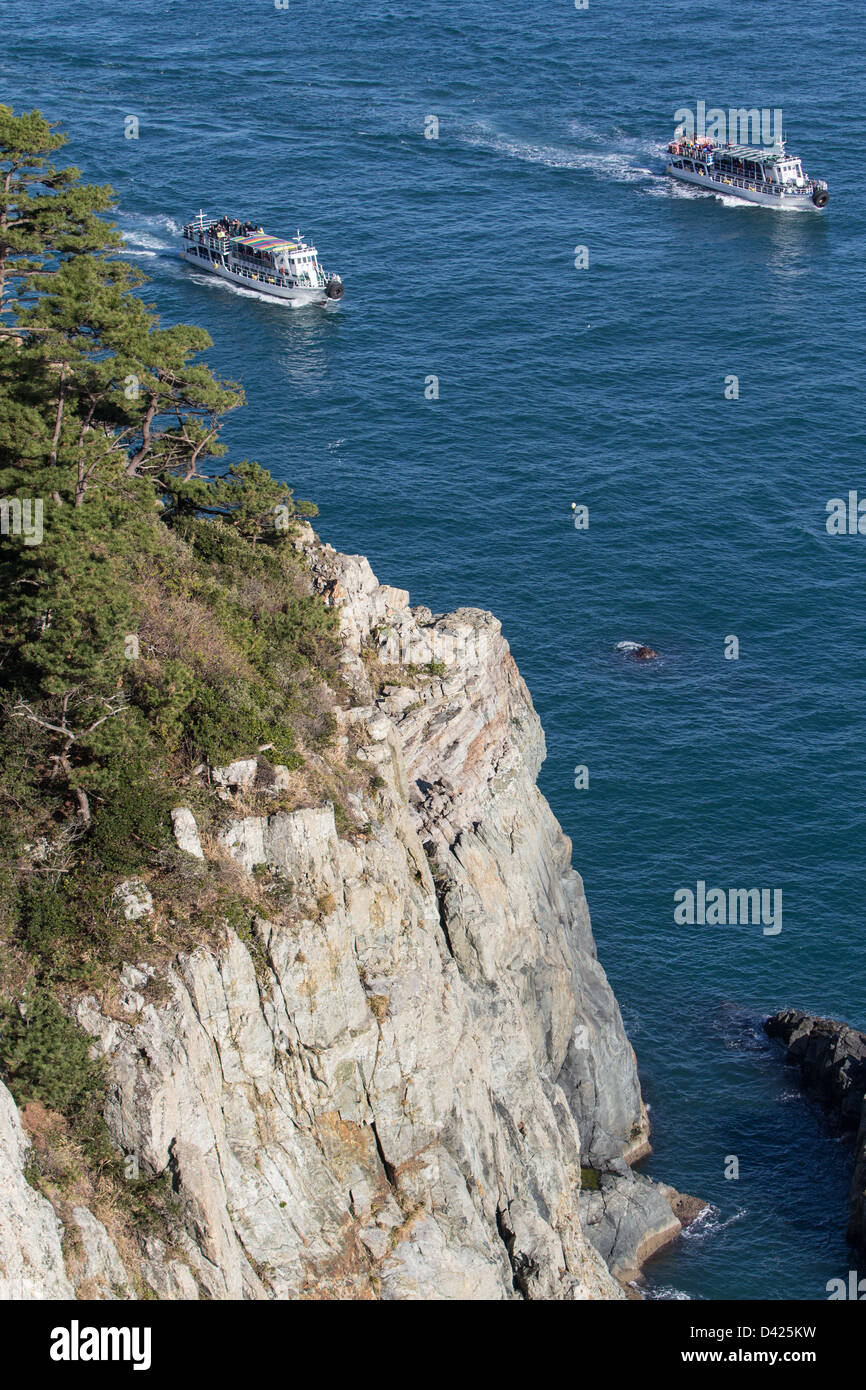 Taejongdae Natural Park in Busan and ferries Stock Photo - Alamy