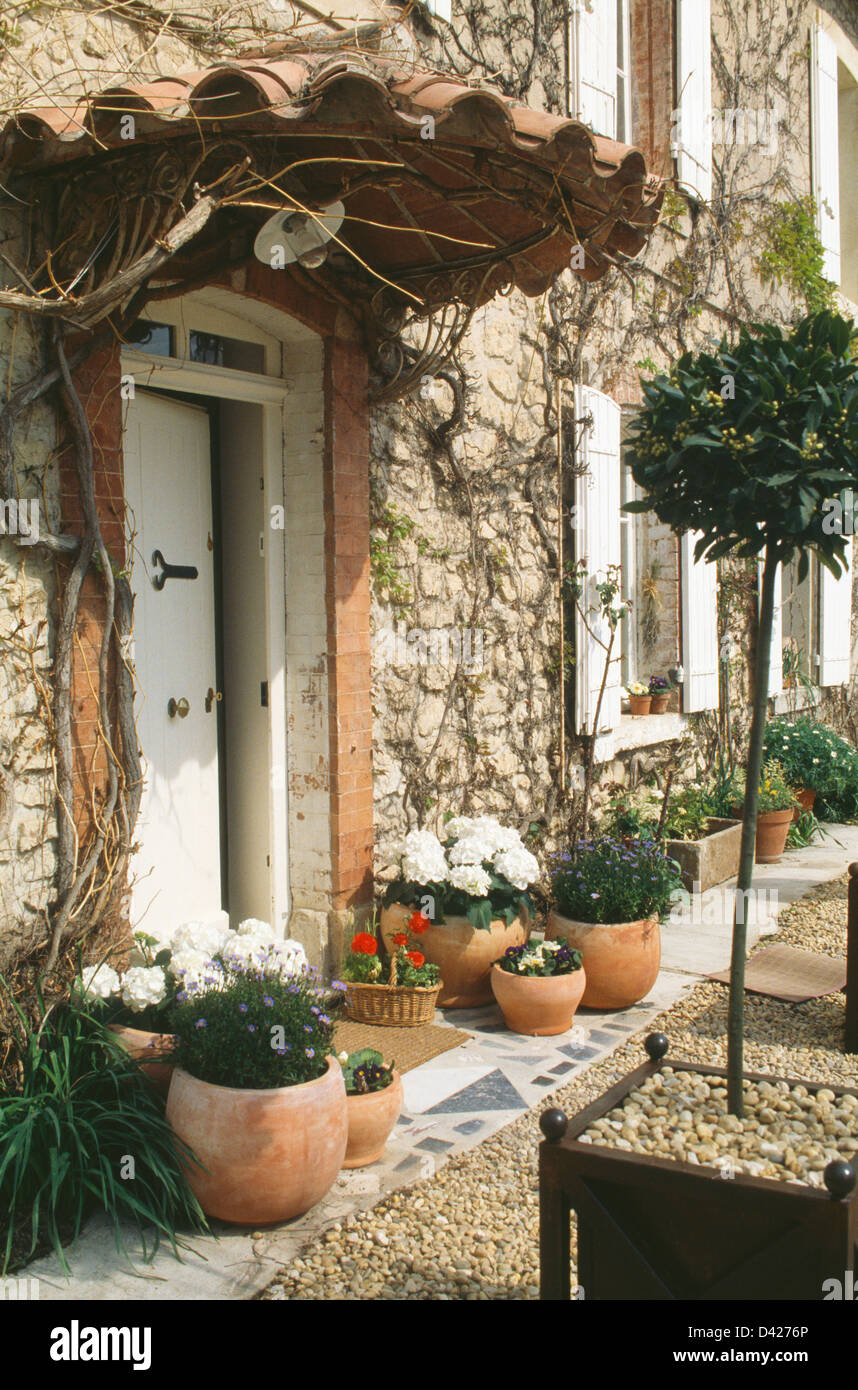 Exteriors country porch domestic hi-res stock photography and images ...