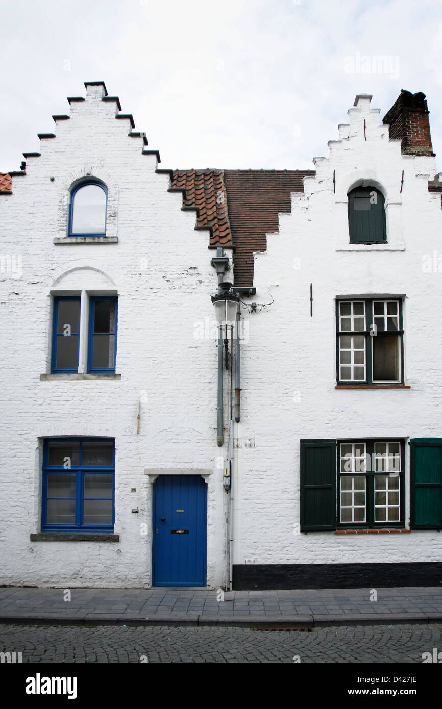 Two same houses hi-res stock photography and images - Alamy