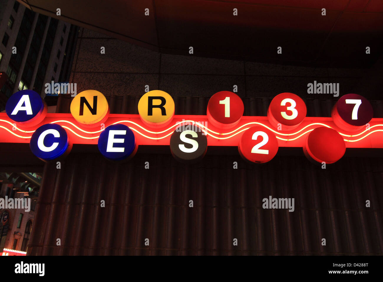 New york subway sign 7 hi-res stock photography and images - Alamy