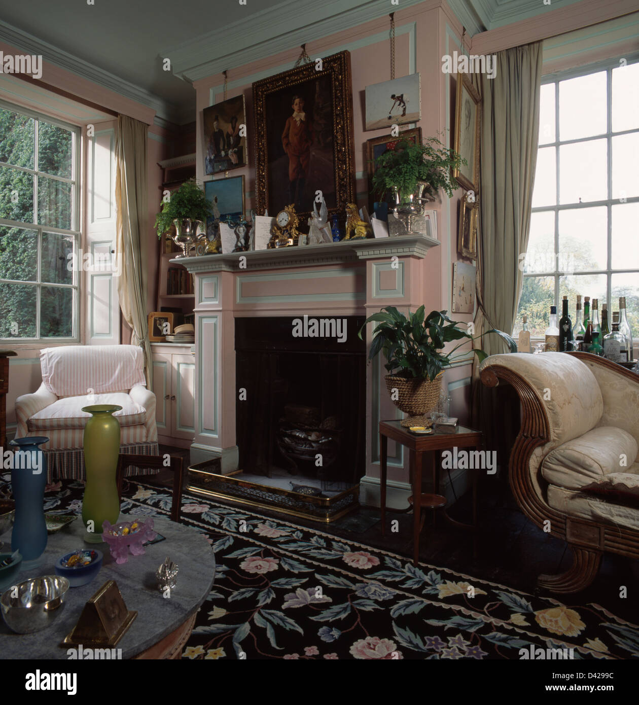 Rooms upstairs hi-res stock photography and images - Alamy