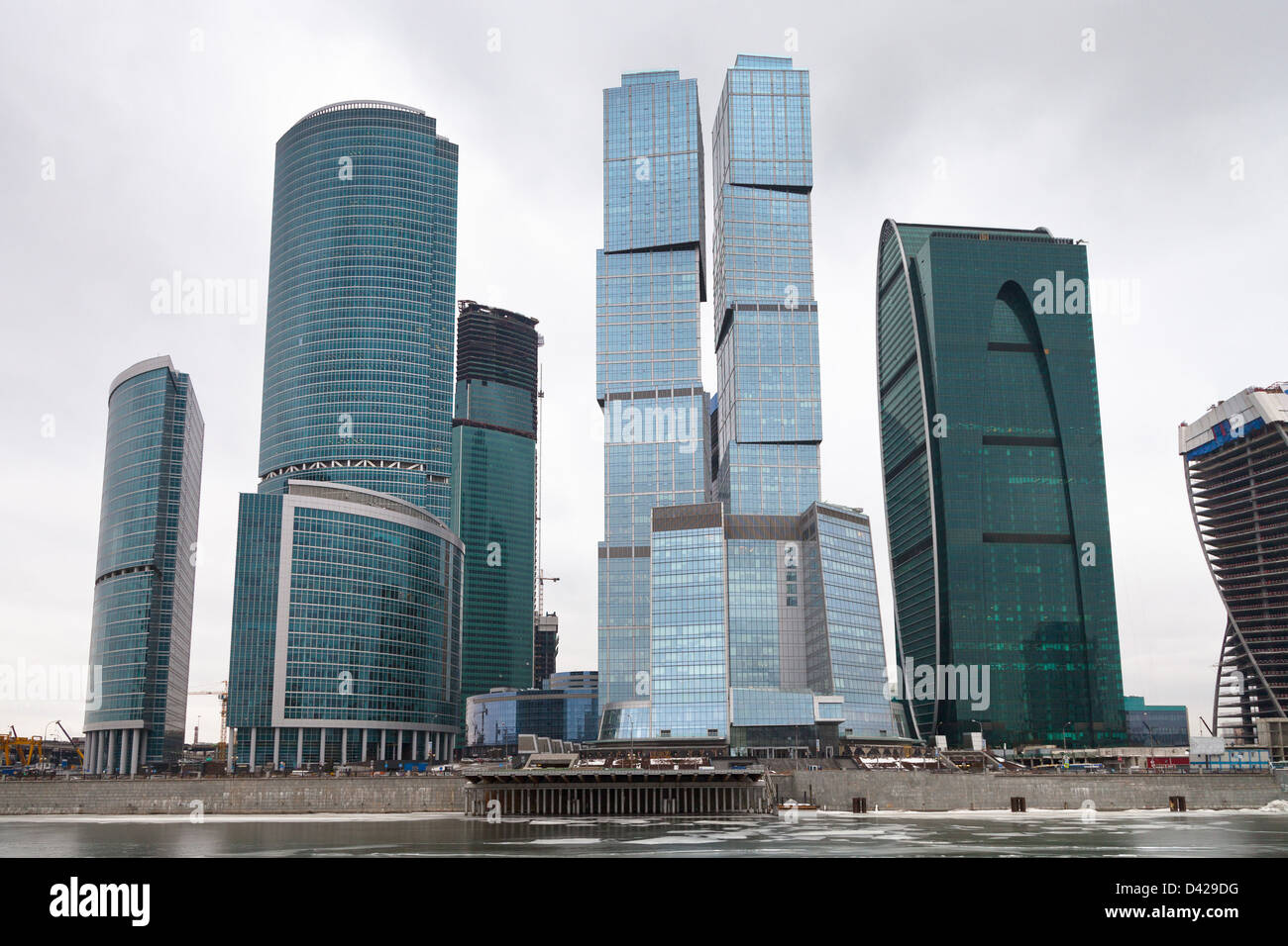 Office tower overcast day hi-res stock photography and images - Alamy