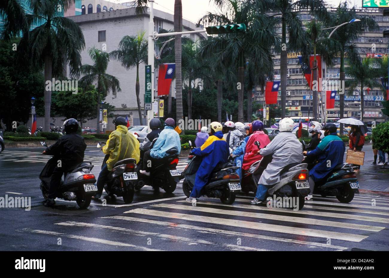 Scooters at traffic lights Taipei Taiwan ROC Stock Photo - Alamy