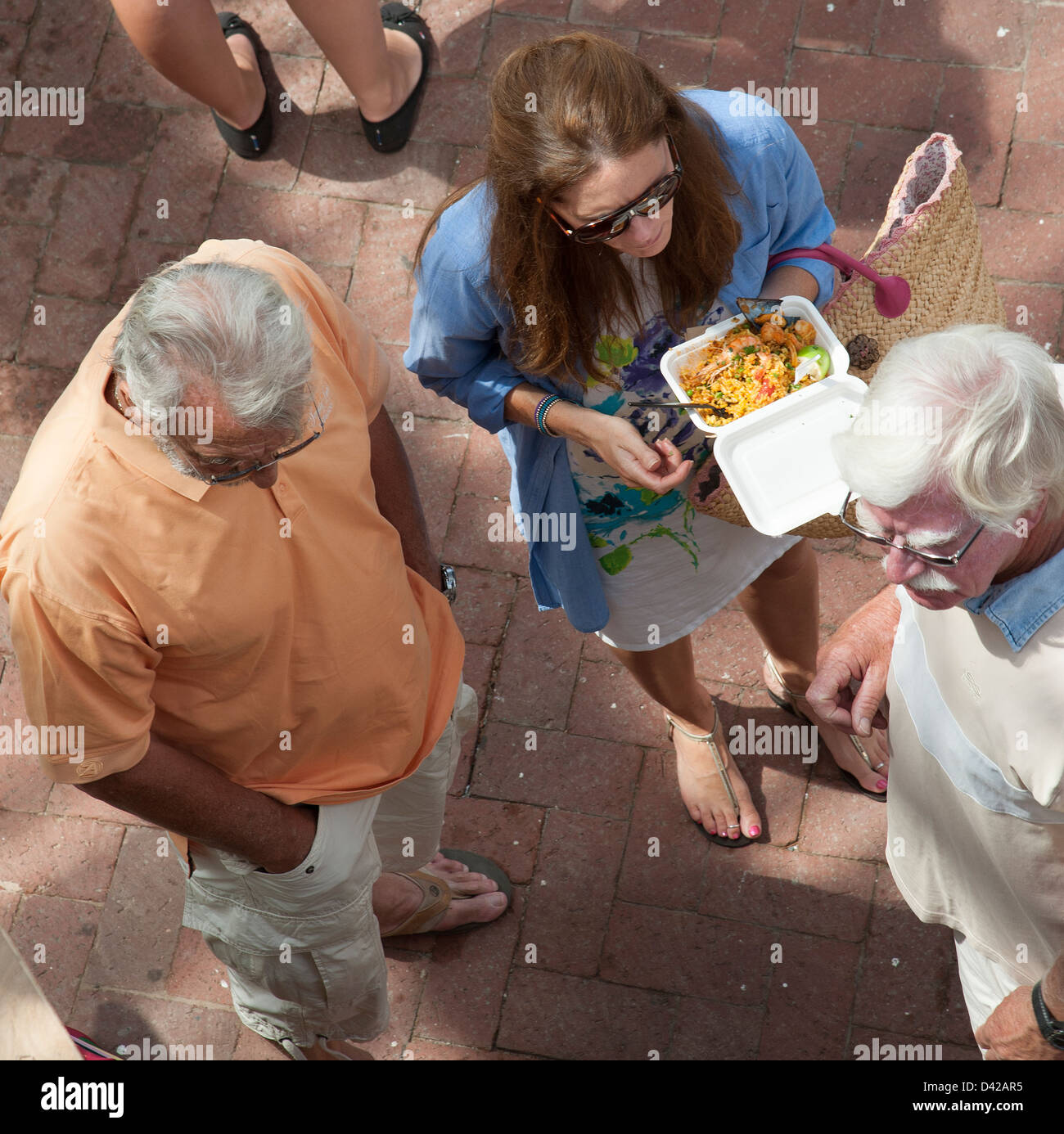 Working lunch. Woman talking and eating takeaway meal Stock Photo - Alamy