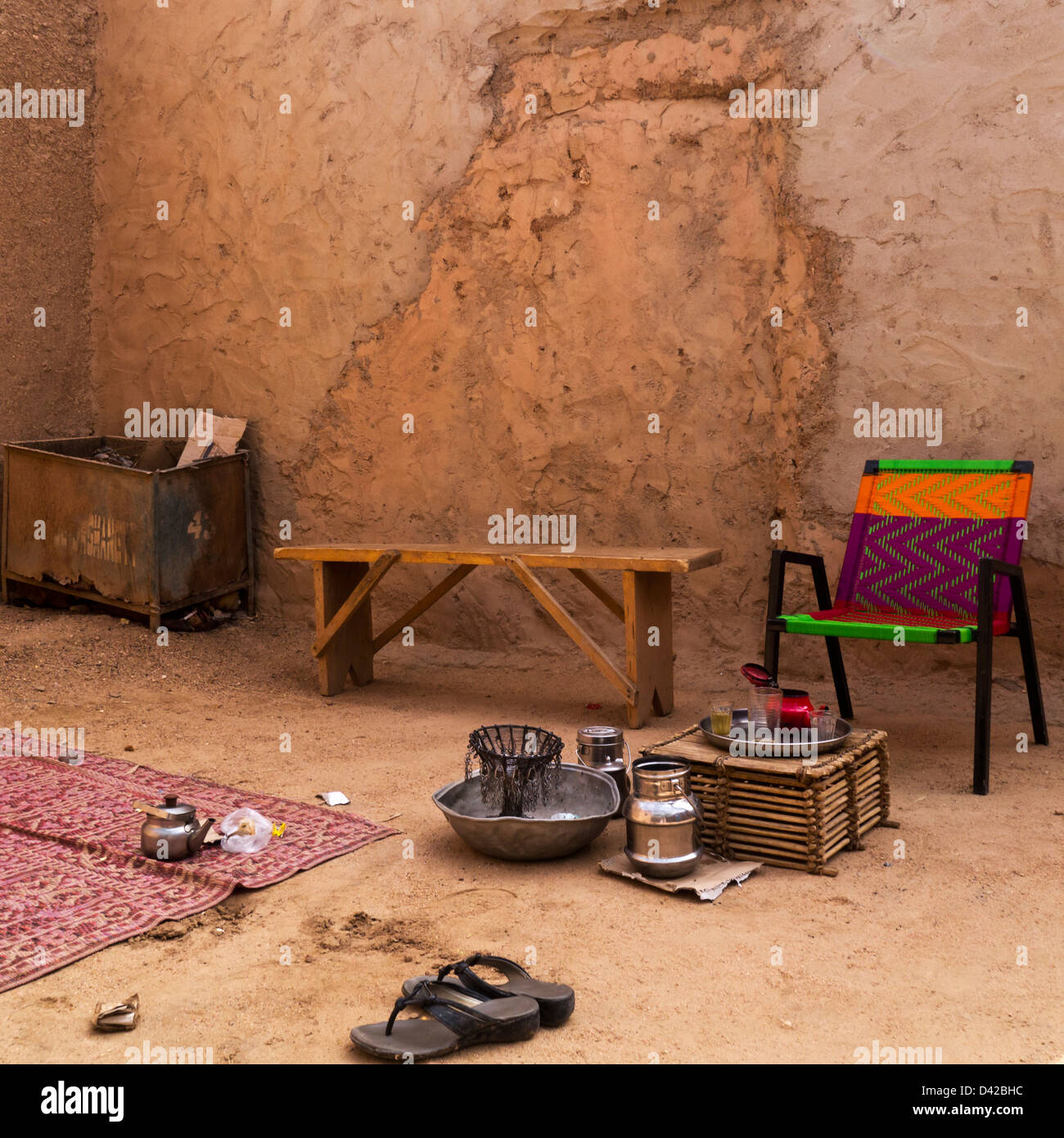 Tea making in a back yard in Agadez, Niger Stock Photo - Alamy