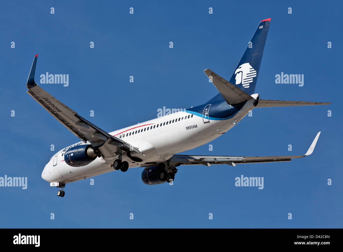 A Boeing 737 of the Mexican airline Aeromexico on final approach Stock ...