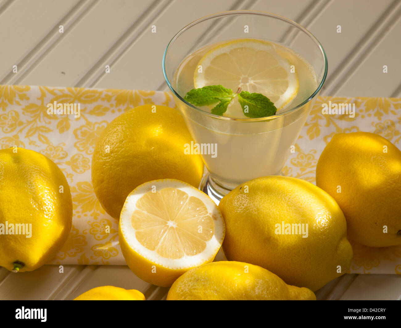 Group of yellow fresh lemons Stock Photo - Alamy