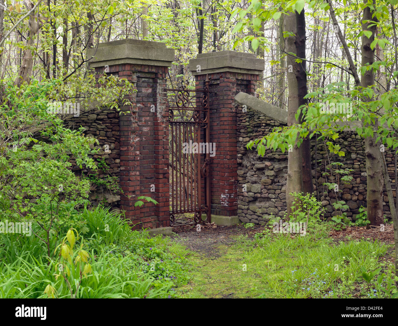 Gate ironwork architecture hi-res stock photography and images - Alamy