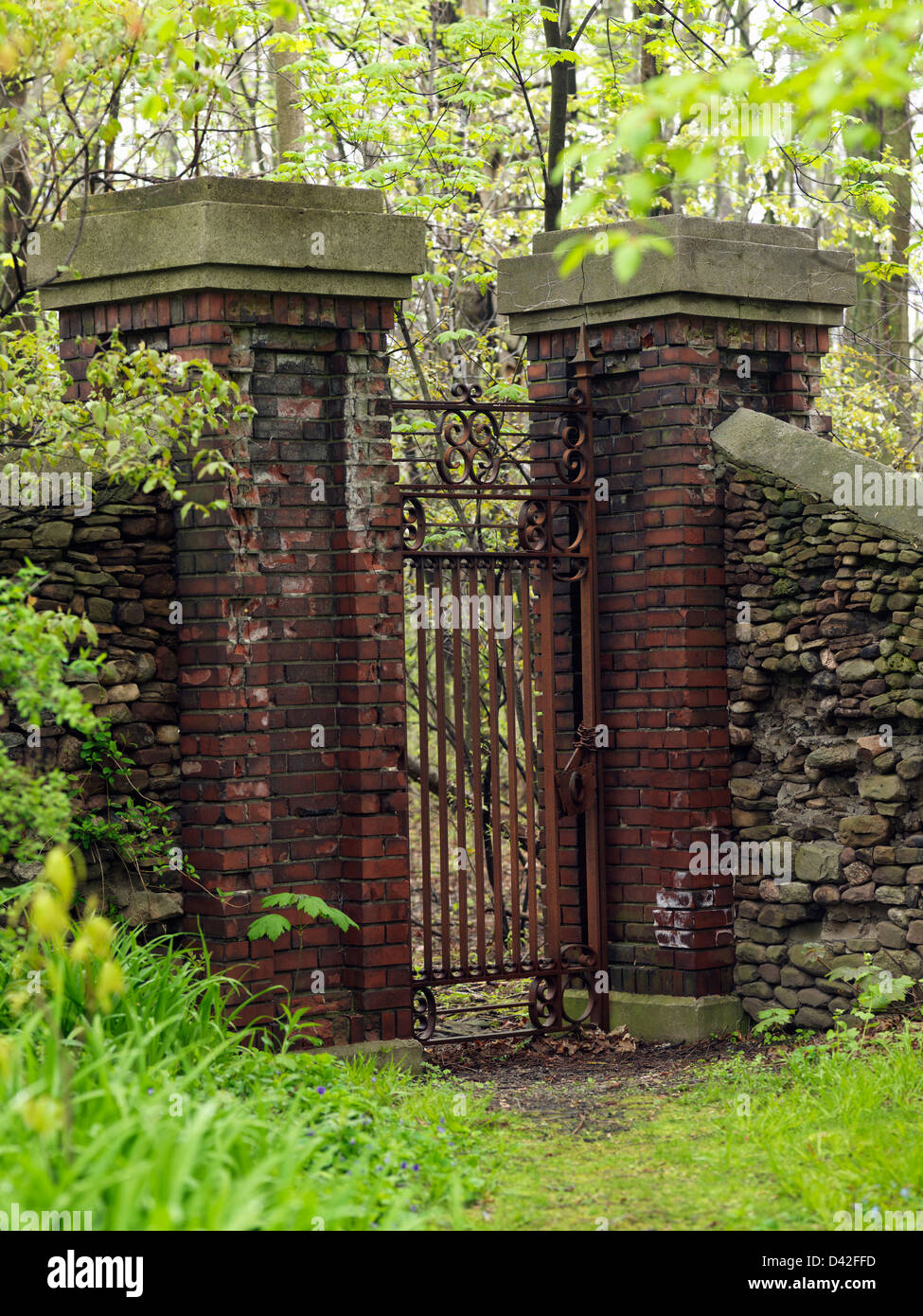 Secret gate hi-res stock photography and images - Alamy
