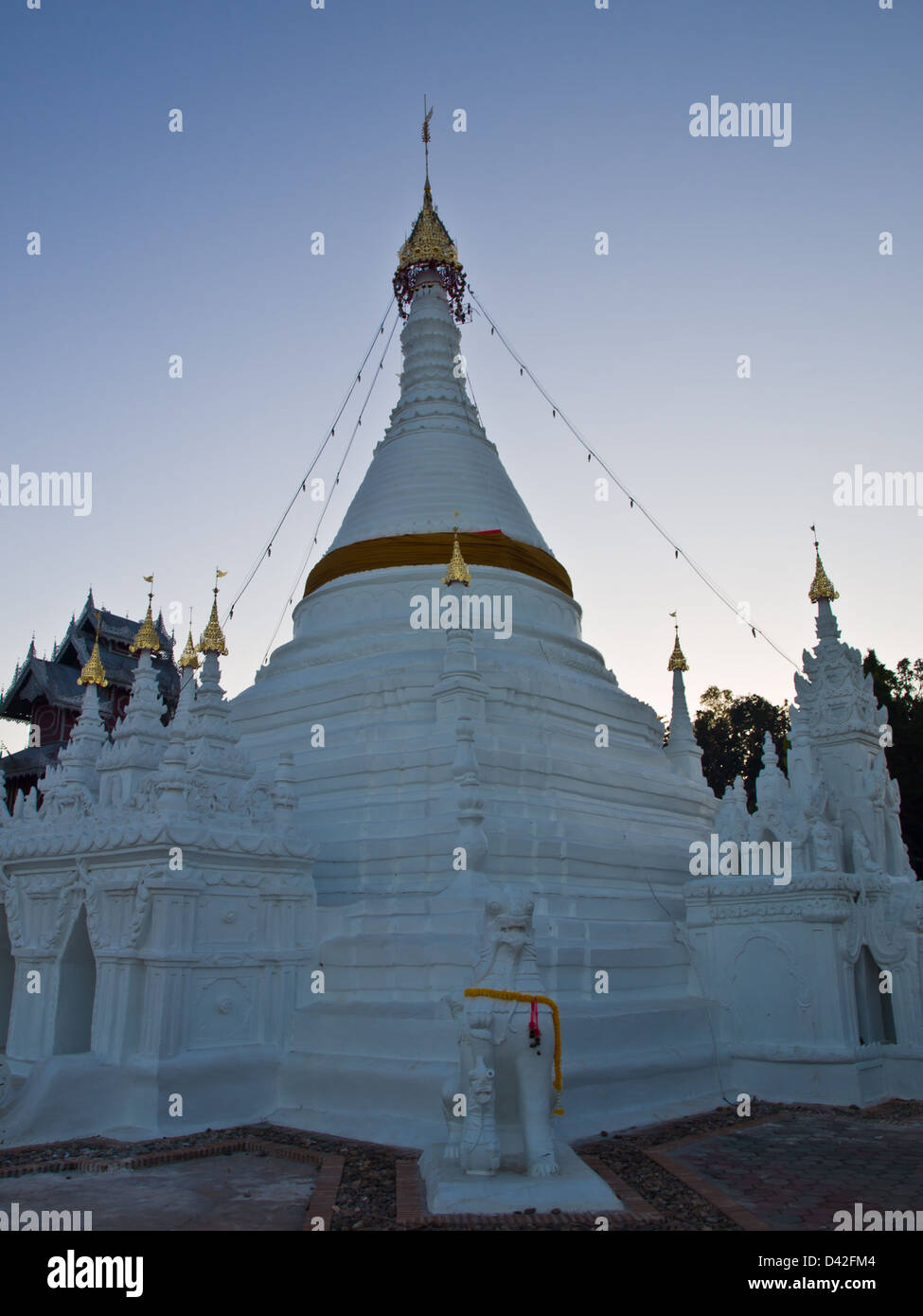 Pagoda style temple hi-res stock photography and images - Alamy