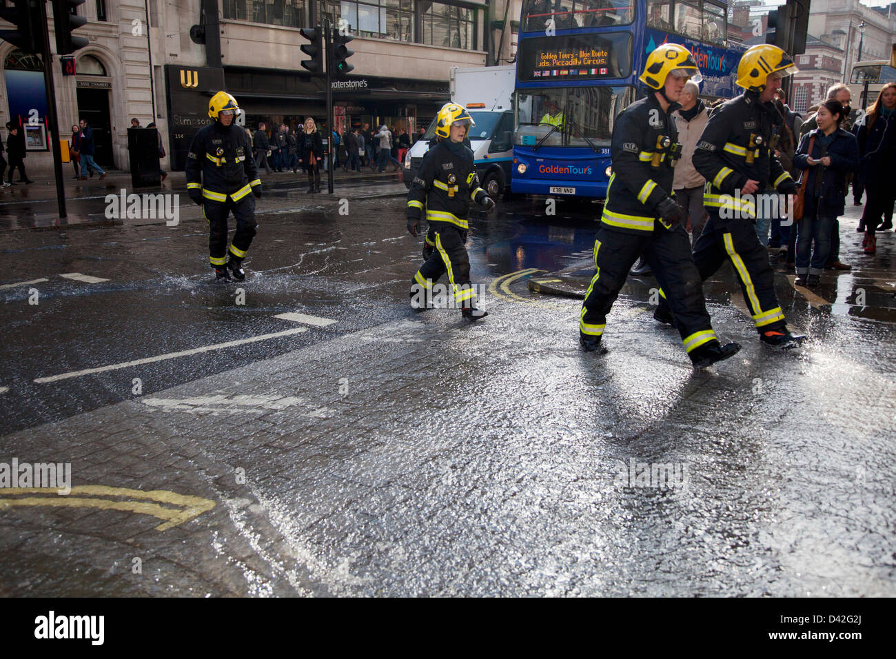 London emergency services hi-res stock photography and images - Alamy