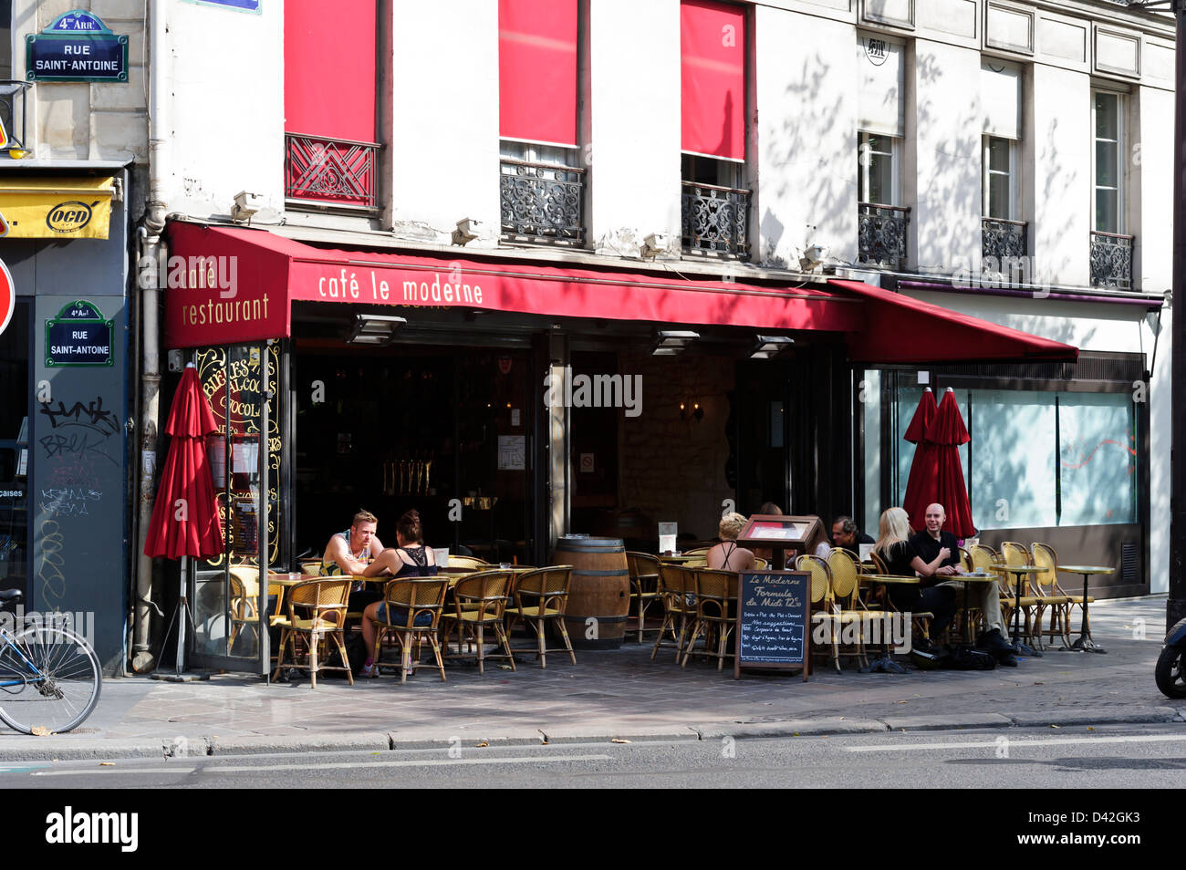 Traditional French Café, Paris, France Stock Photo - Alamy
