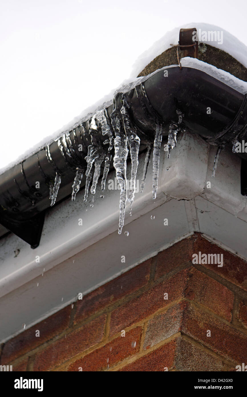 Leaking gutter hi-res stock photography and images - Alamy
