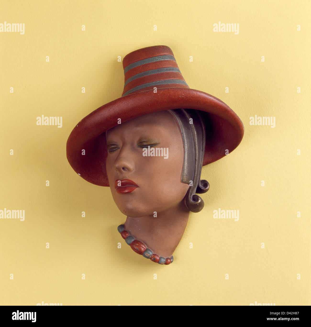 Plaster womans head hi-res stock photography and images - Alamy