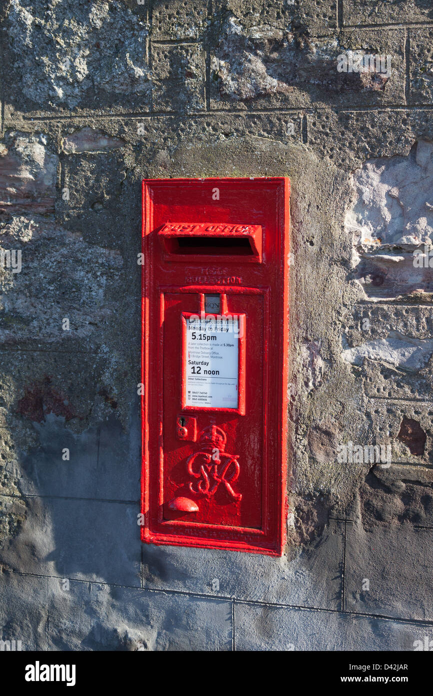 Red post office letter boxes uk hi-res stock photography and images - Alamy