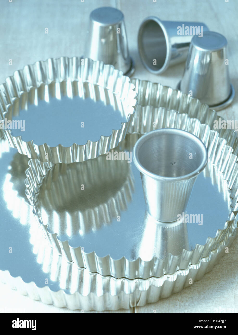 Flan bases hi-res stock photography and images - Alamy