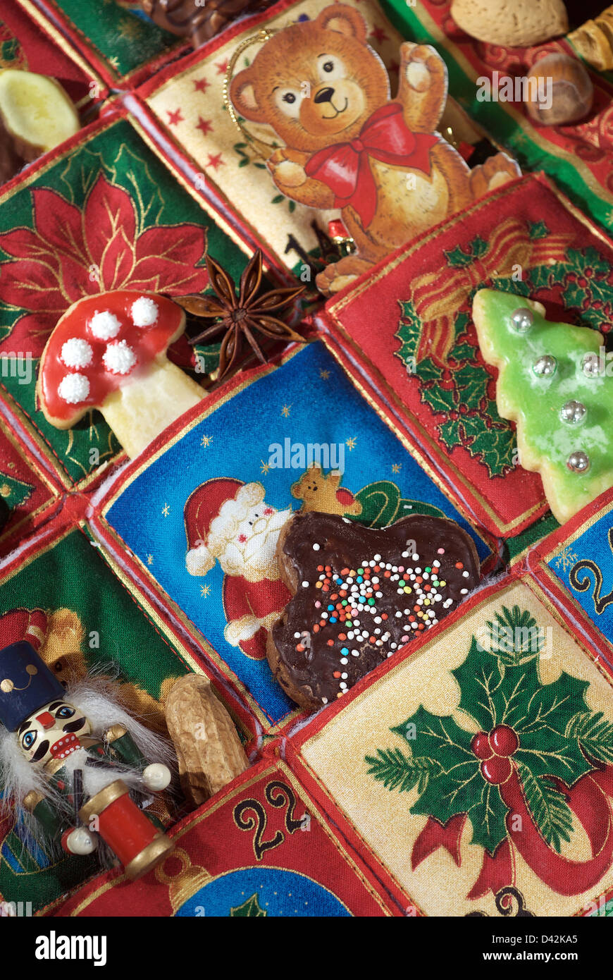 Christmas advent calendar sweets hi-res stock photography and images ...