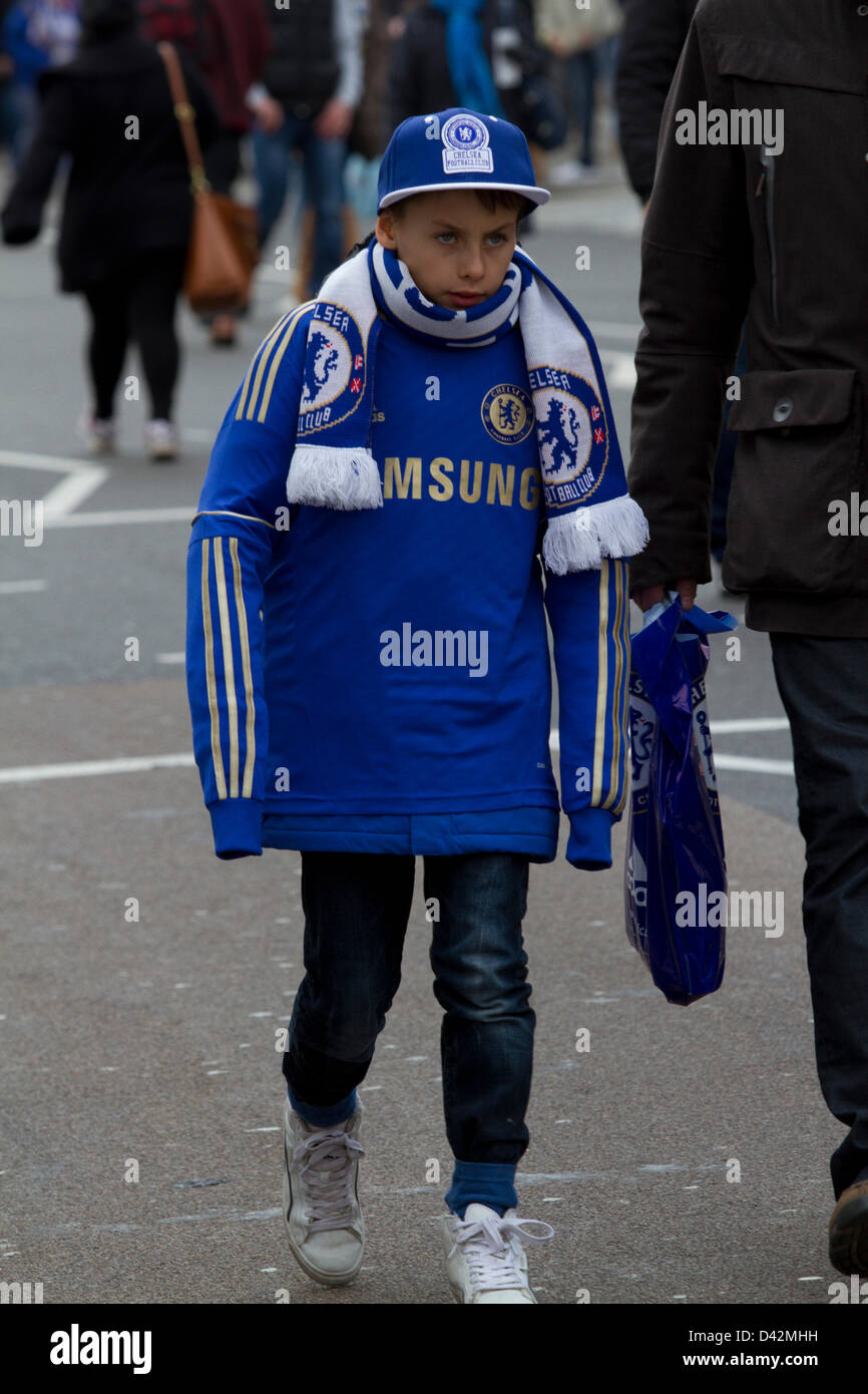 Wearing chelsea football shirt hi-res stock photography and images - Alamy