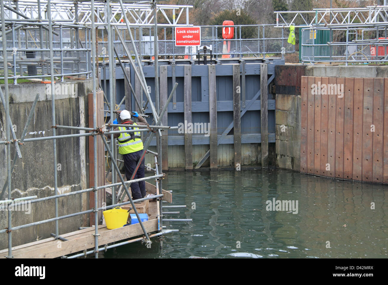 Molesey lock hi-res stock photography and images - Alamy