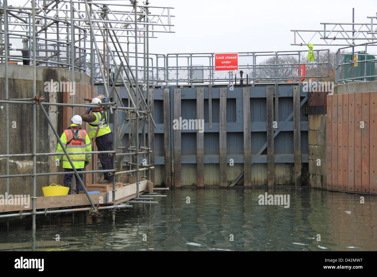 Molesey lock closed hi-res stock photography and images - Alamy