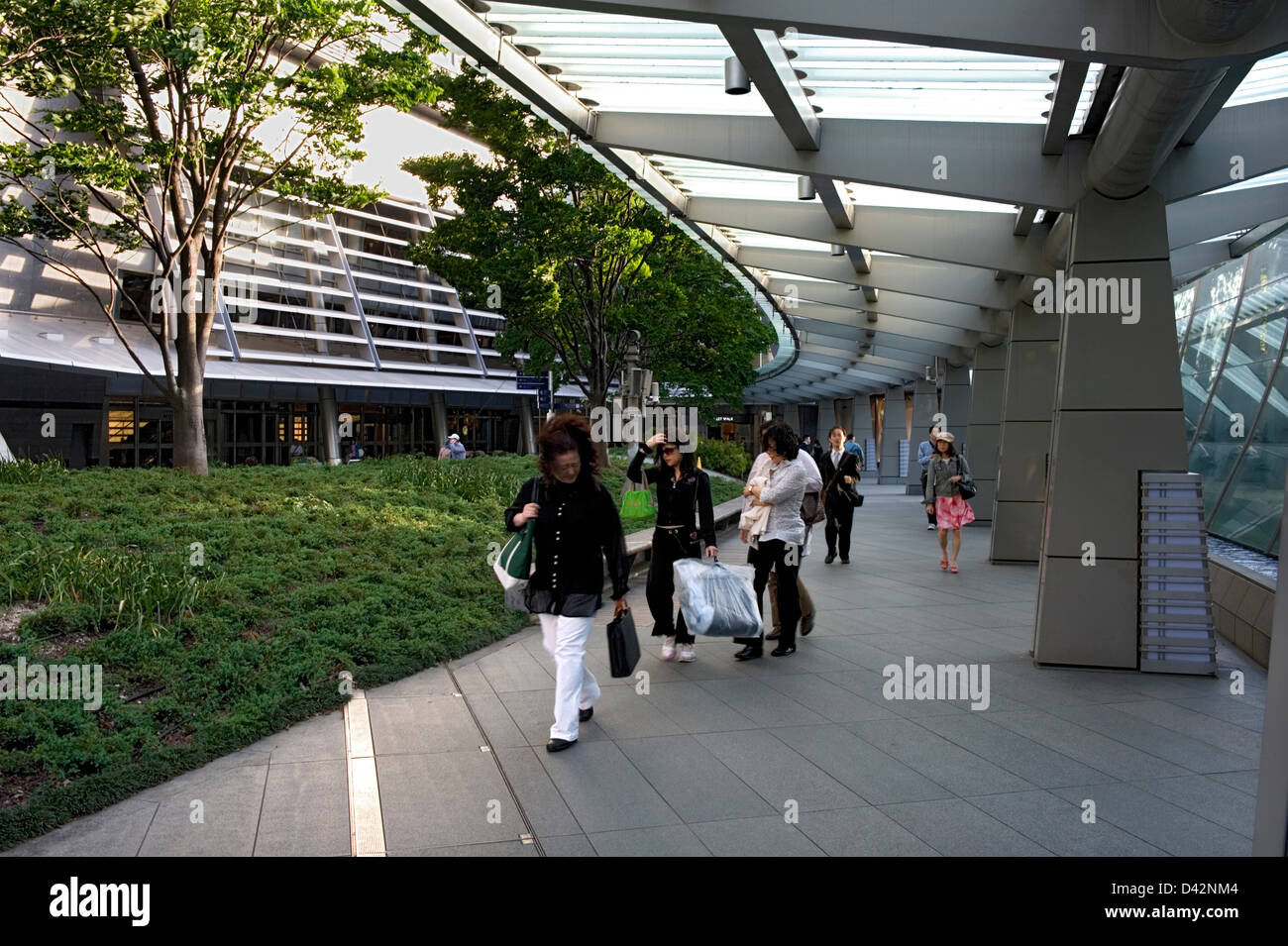 Roku Roku Plaza at the base of Mori Tower in the upscale Roppongi Hills ...