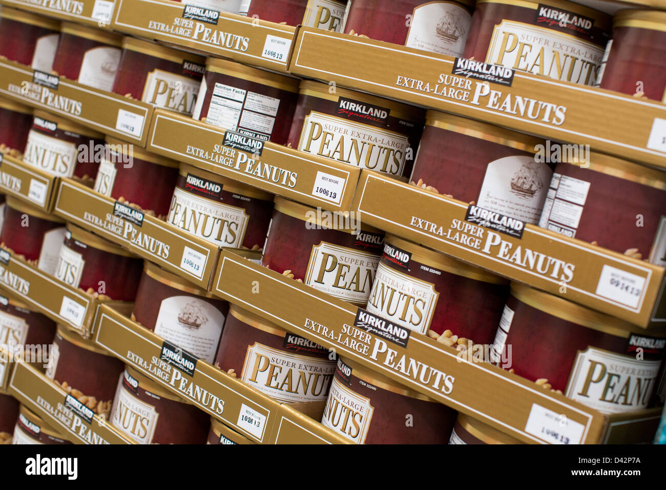 Peanuts display hi-res stock photography and images - Alamy