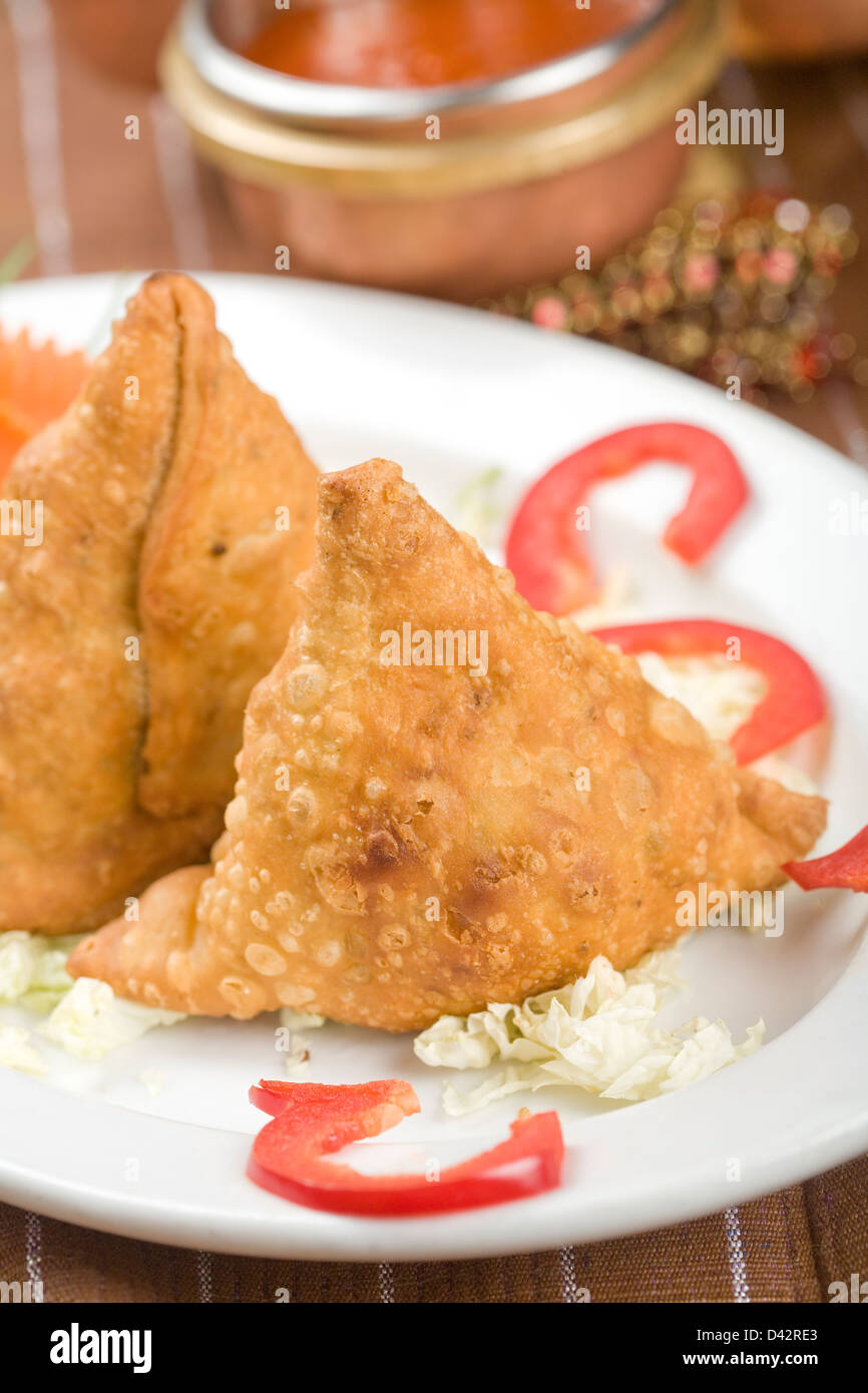 potato samosa, indian food Stock Photo - Alamy