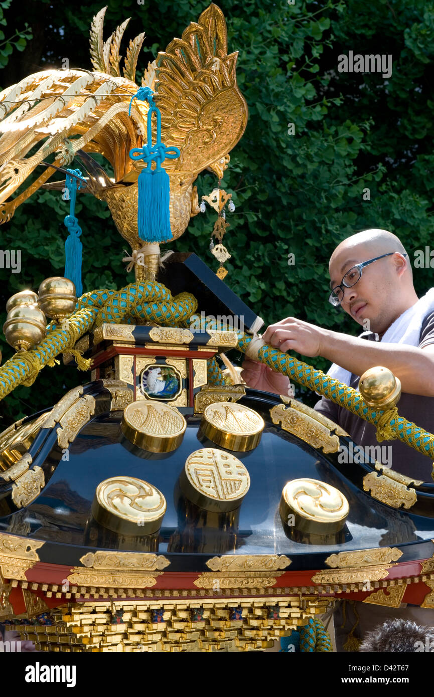 Mikoshi matsuri hi-res stock photography and images - Alamy