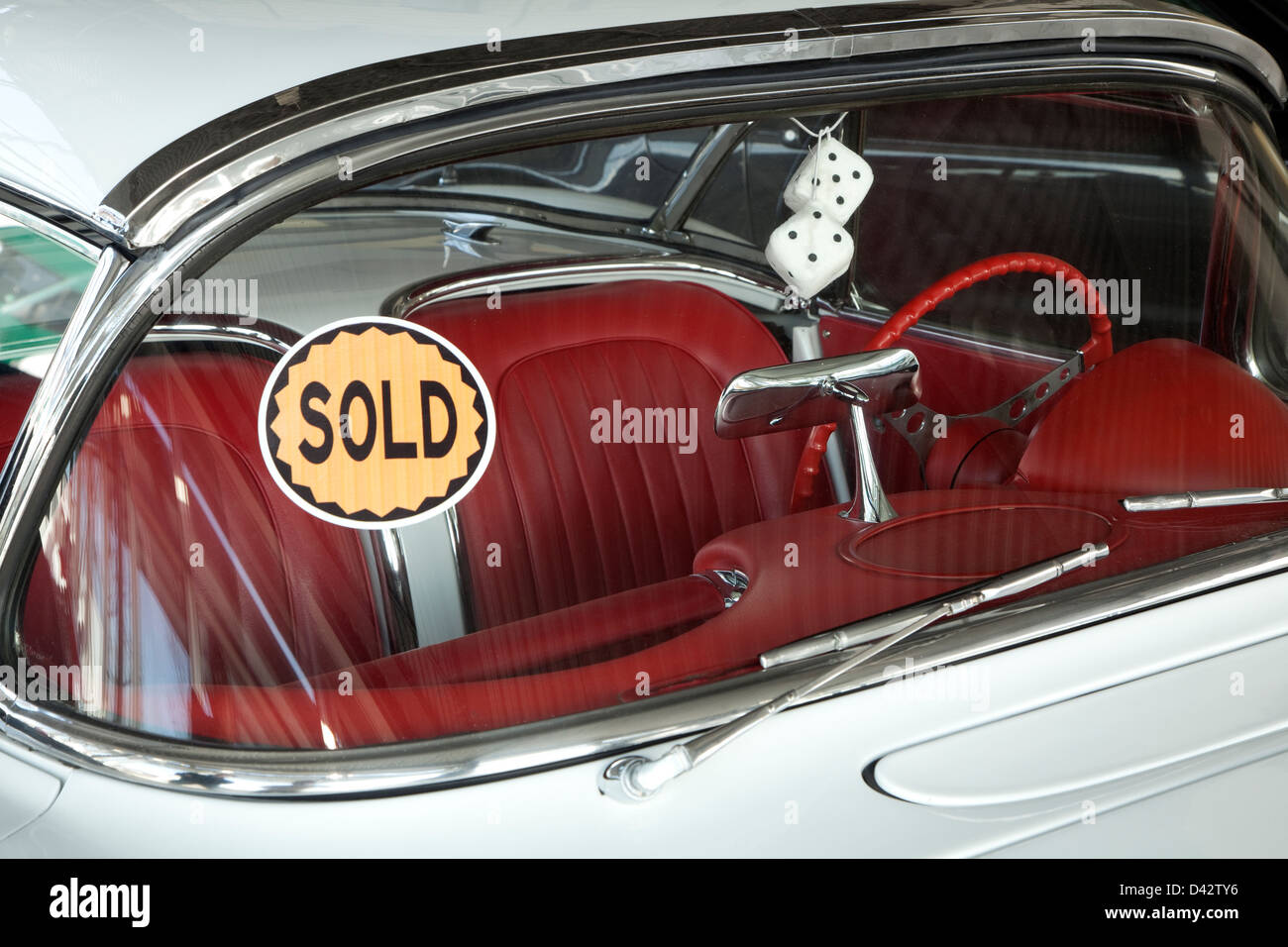 Car sold sign hi-res stock photography and images - Alamy