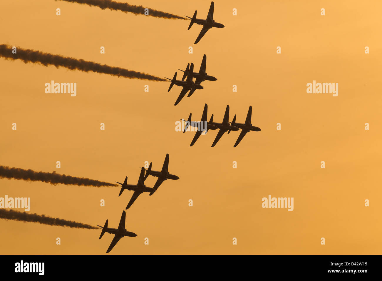 Red Arrows Complete First 9 Ship display practice for the 2013 Season ...