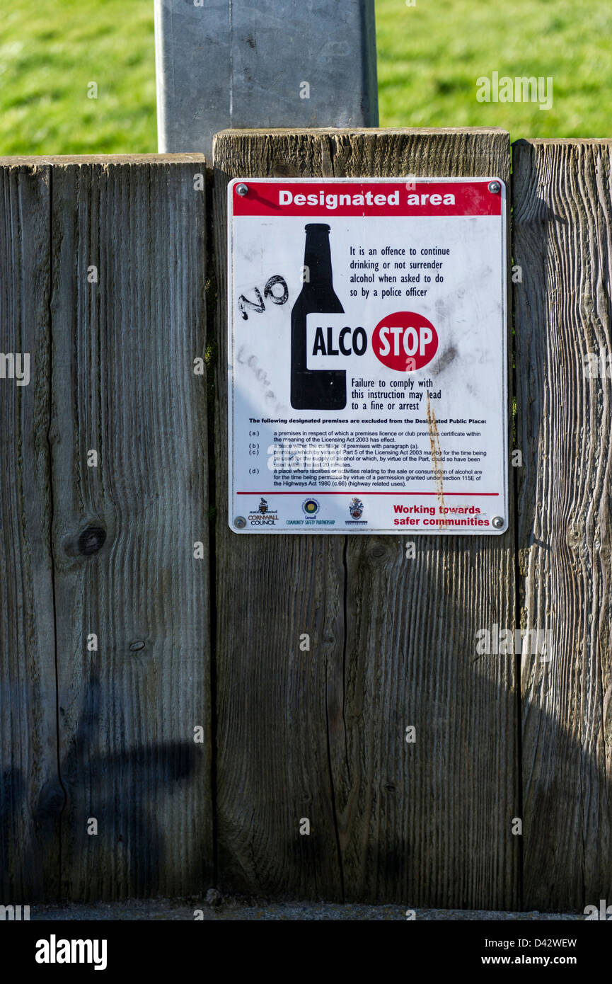 A sign for an No Alcohol designated area in Newquay Stock Photo - Alamy