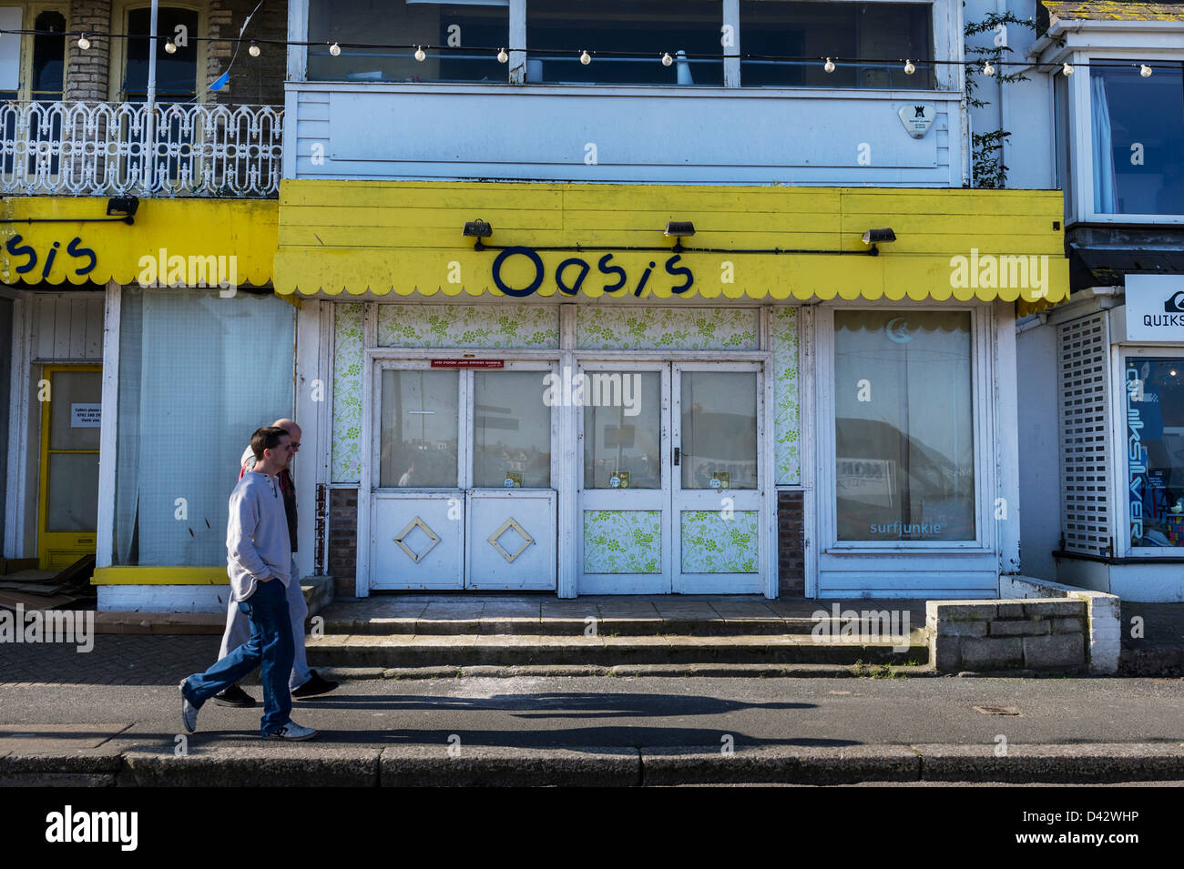 Shut up shop hi-res stock photography and images - Alamy