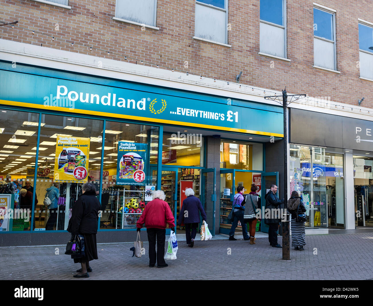 Poundland store hi-res stock photography and images - Alamy