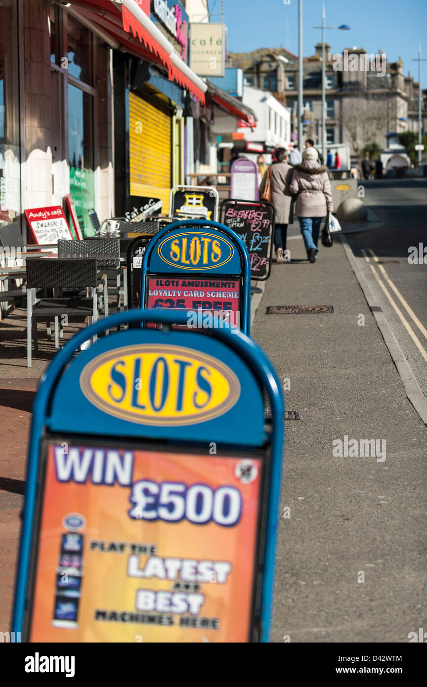 Pavement signs hi-res stock photography and images - Alamy