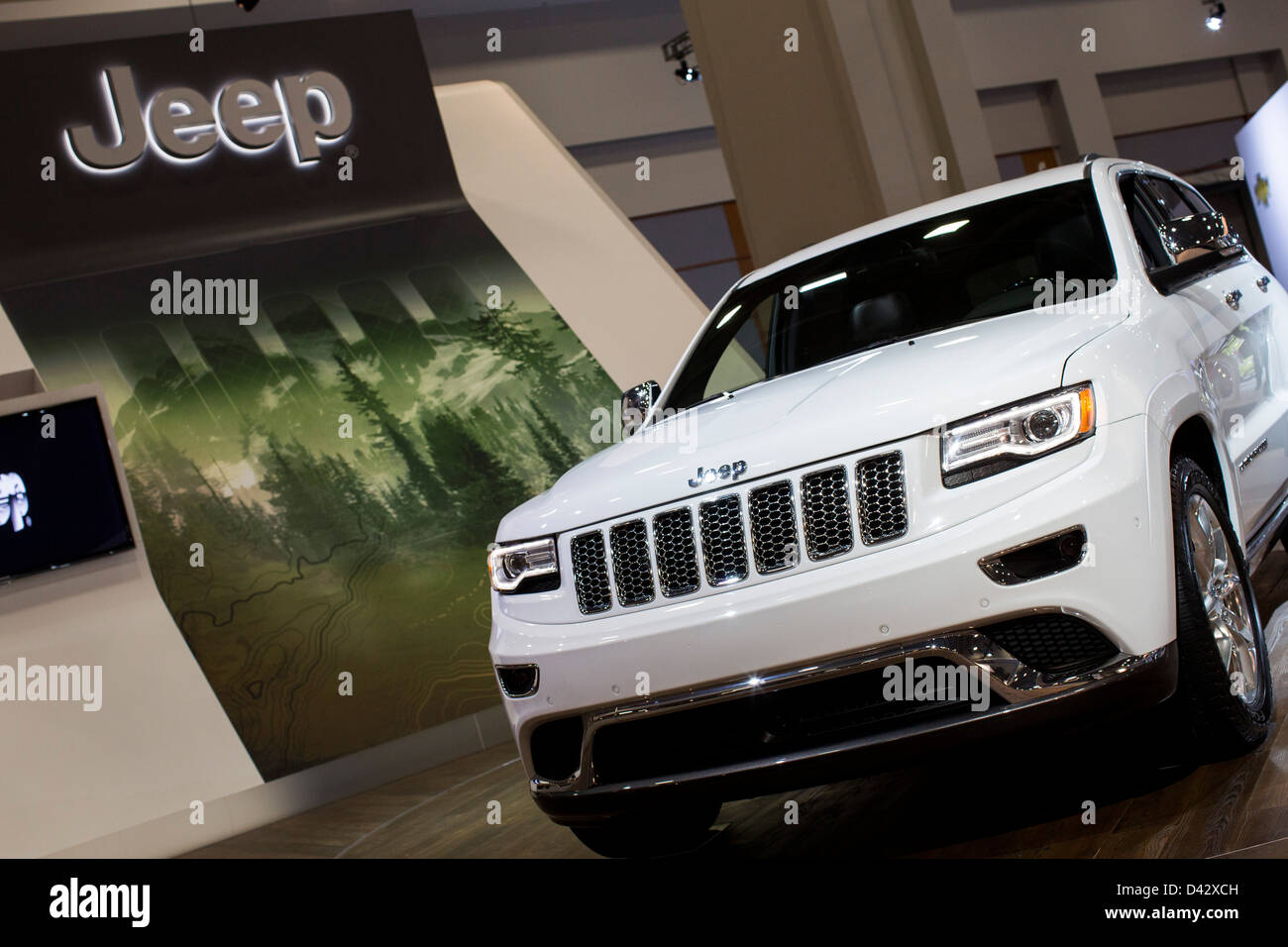A Jeep Grand Cherokee SUV on display at the 2013 Washington, DC Auto ...