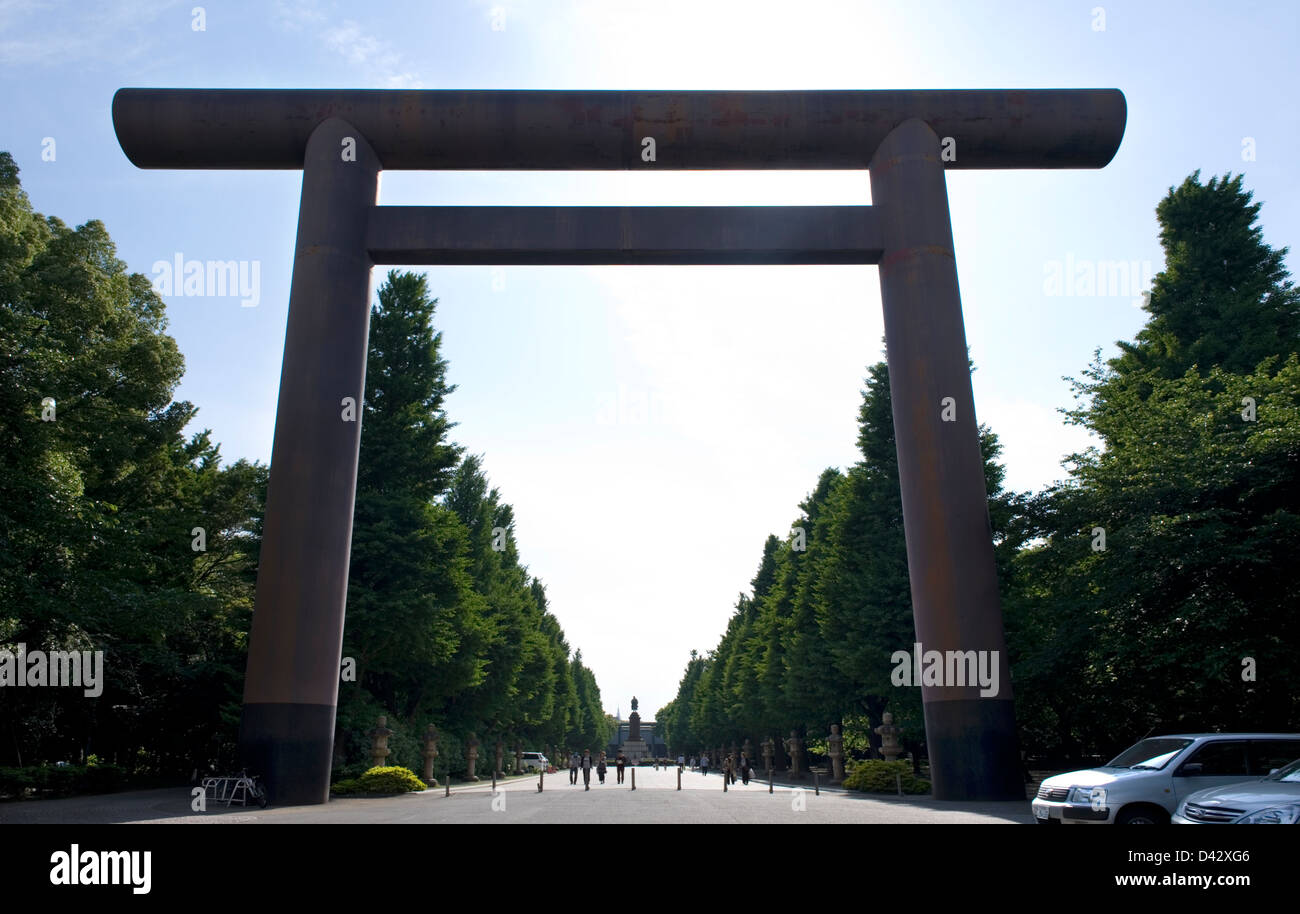 Torii gate giant torii gate hi-res stock photography and images - Alamy