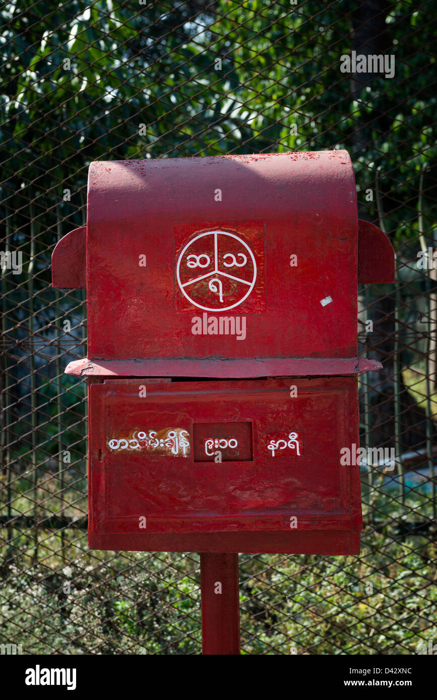 Post box hi-res stock photography and images - Alamy