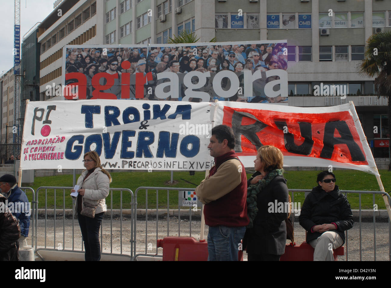 With the motto "Que se lixe a 'troika', the people of whom is more ...