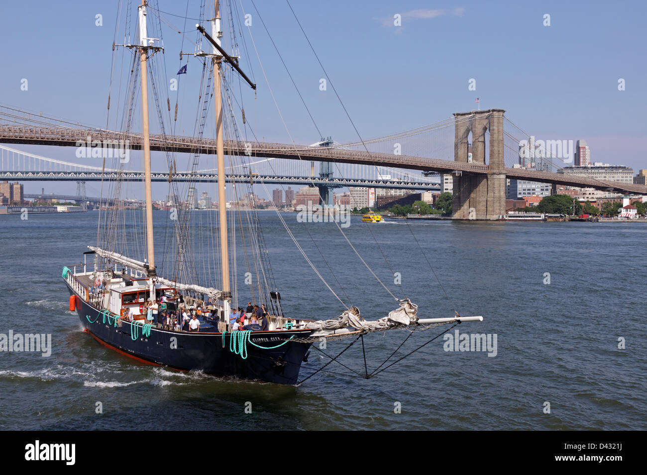 sailing boat in front of Brooklyn Bridge, Manhattan, New York City, USA ...