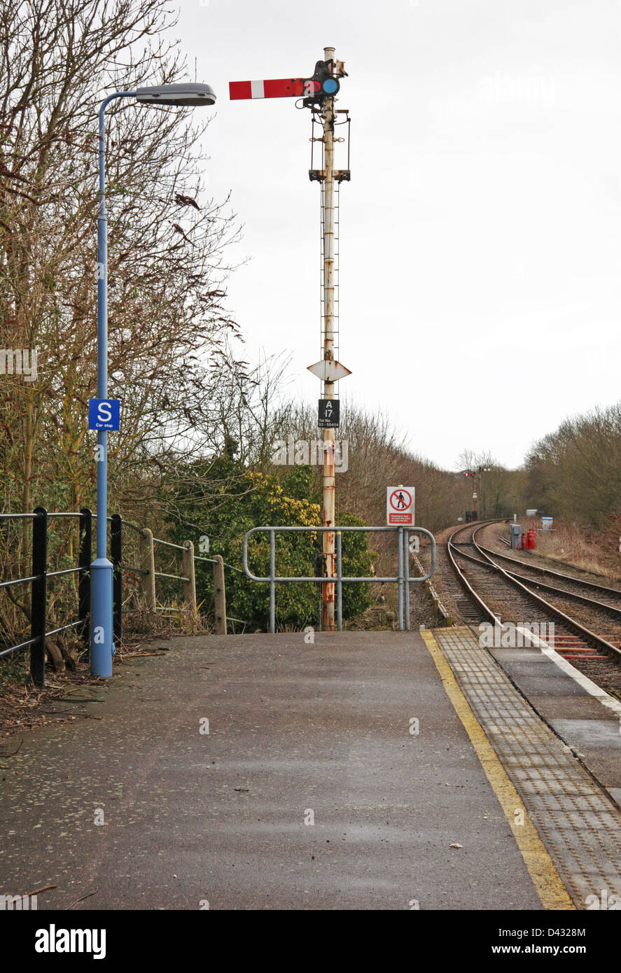 Signal platform hi-res stock photography and images - Alamy