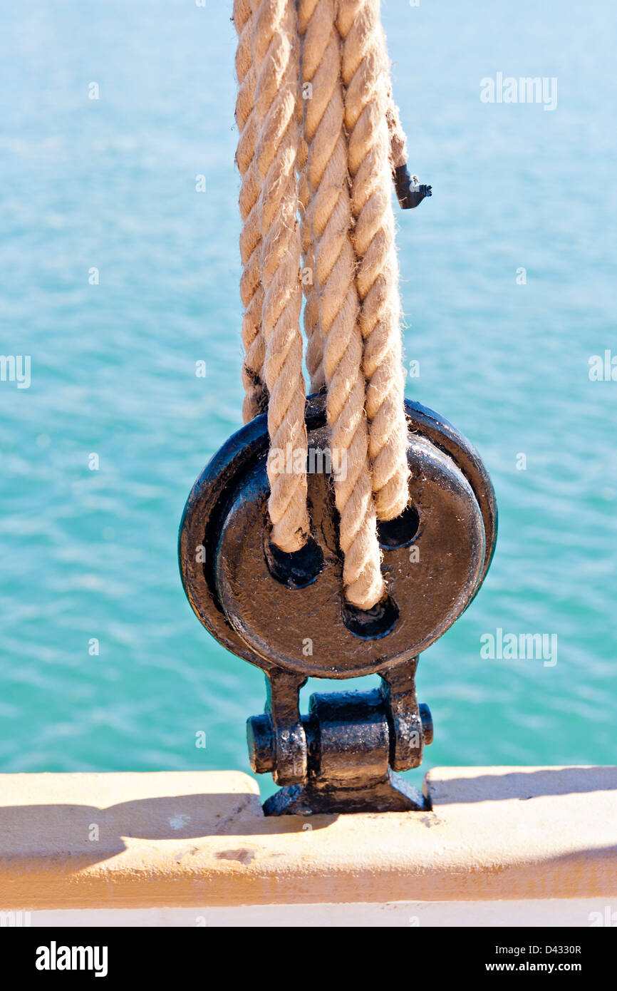 Ropes yacht rigging sail block hi-res stock photography and images - Alamy