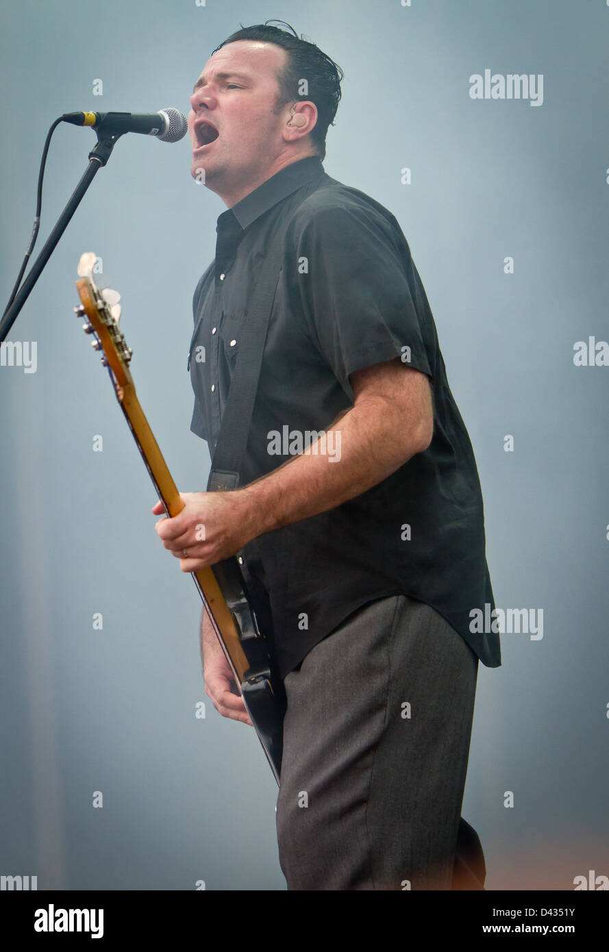 Jonny wickersham of social distortion hi-res stock photography and ...
