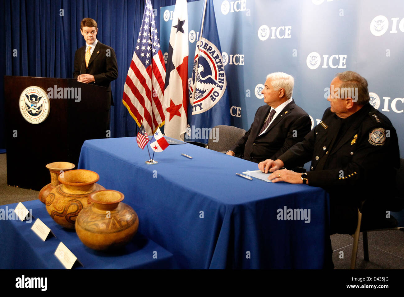 Cbp ice panama hi-res stock photography and images - Alamy