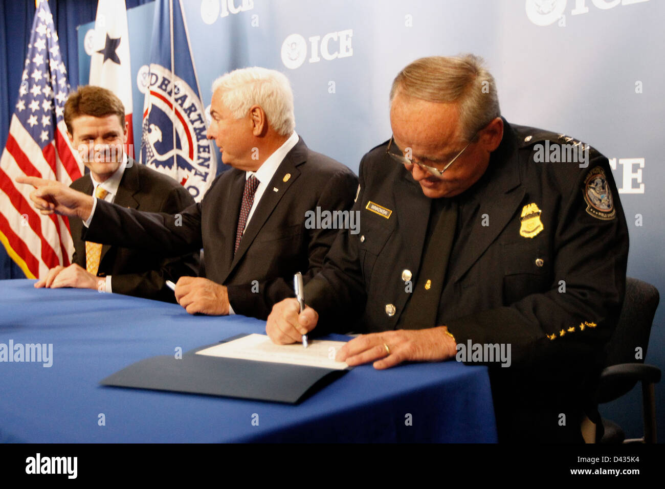 Cbp ice panama hi-res stock photography and images - Alamy